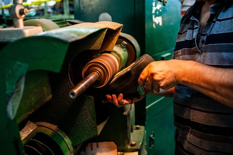 O Que é Nobuck? Entenda O Material E Como Usá-lo Em Calçados